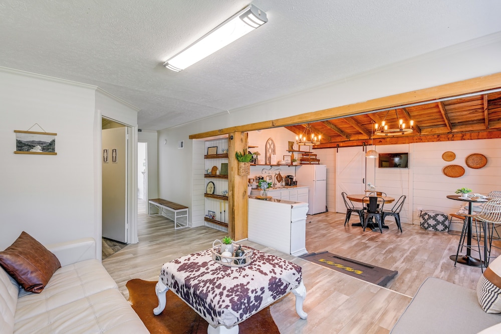 Quaint Greenbrier Apartment < 24 Mi To Nashville - Springfield, TN