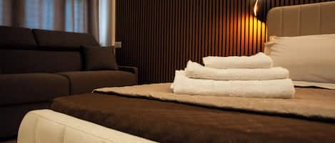 Suíte superior | Cofres nos quartos, escrivaninha, cortinas blackout