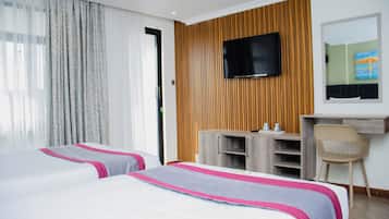 Escrivaninha, cortinas blackout, Wi-Fi de cortesia