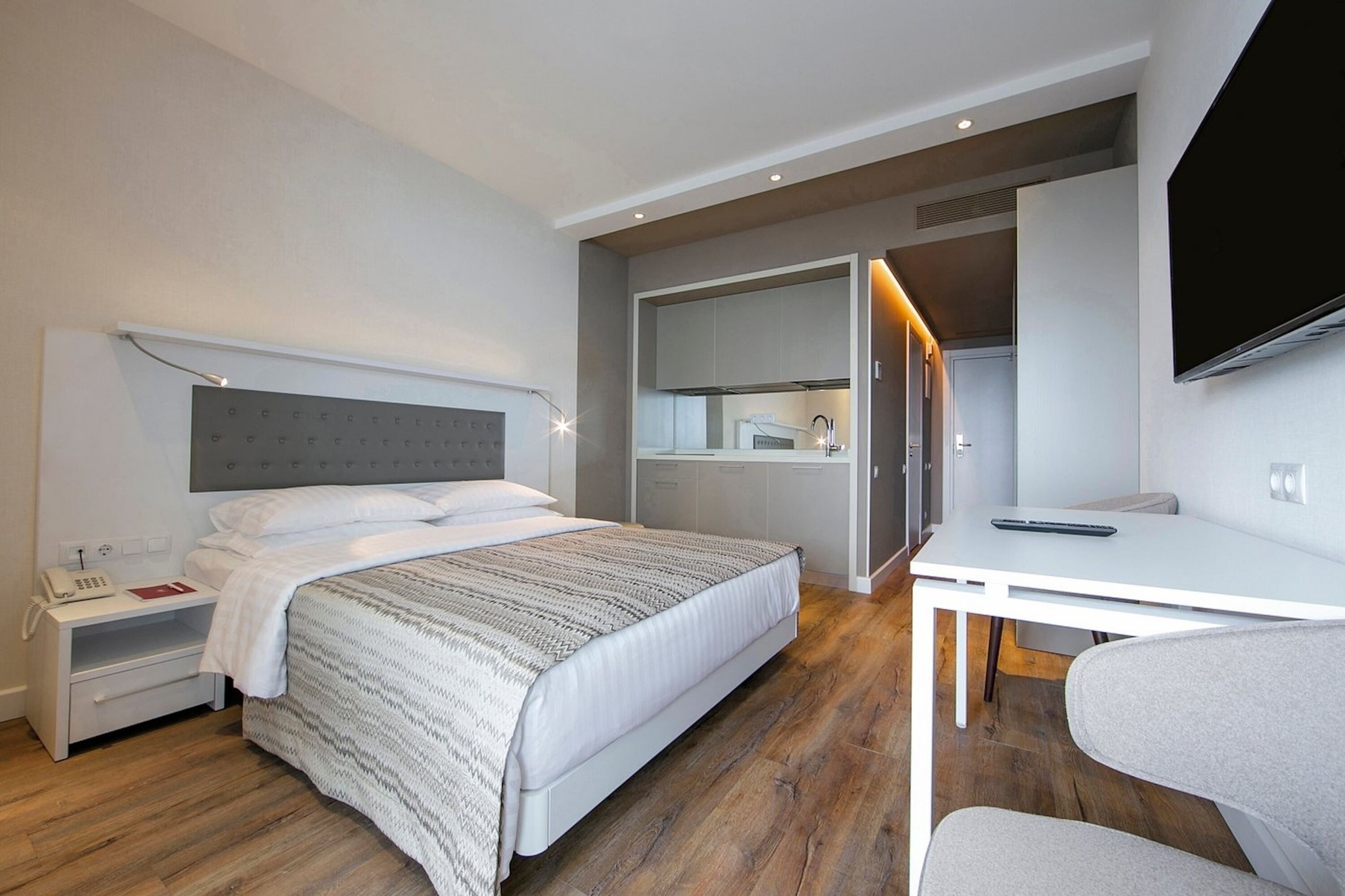 Suite-Estúdio de Luxo | Secretária, quartos insonorizados, Wi-fi grátis 