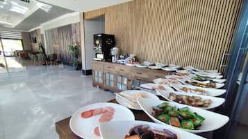 Pequeno-almoço tipo buffet diário incluído