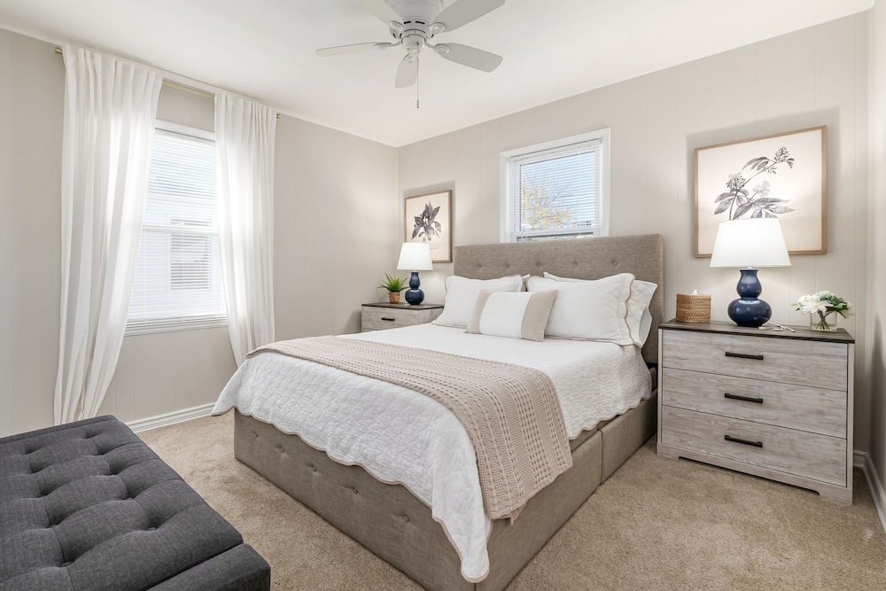 The Columbus Cape Cod Cottage | 1st Floor Beds! - Dublin, OH