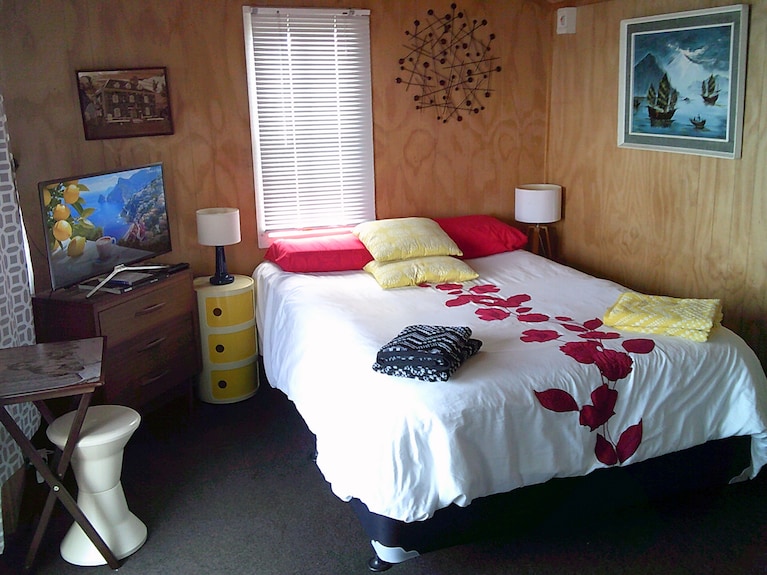 Falstaff Scenic Sea Bach Half Moon Bay - Waiheke Island