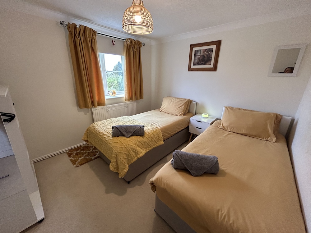 Halcyon House - Sleeps 5 Guests In 3 Bedrooms - Sheringham