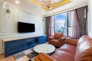 Apartamento luxo, 2 quartos | Área de estar