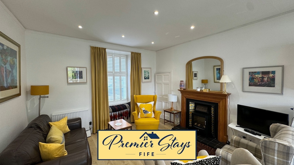 Castle Rock, Crail - A Cottage That Sleeps 7 Guests In 4 Bedrooms - Crail