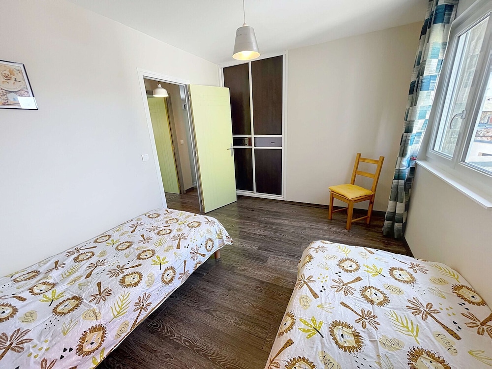 Apartment Near Beach In St Pair-sur-mer, Private Parking, 4 Guests - Granville