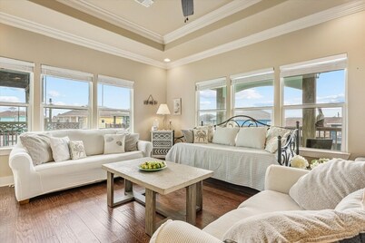 Pelicans Landing 2 Bedroom Home by RedAwning