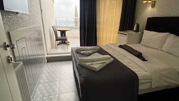 Quarto Duplo Romântico | Cofre no quarto, secretária