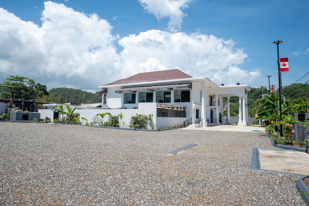 Sky's Villa Resort - Caribbean