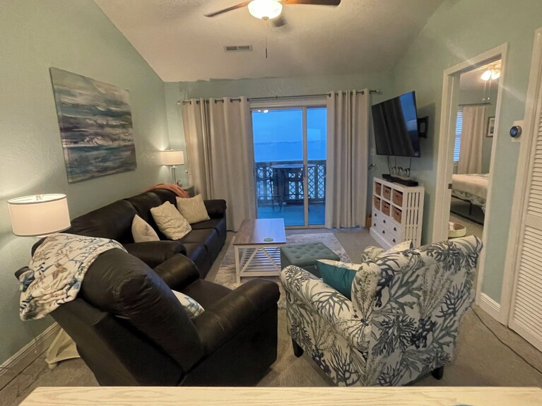Pensacola Beach Waterfront Condo. Relaxing Water Sound And Views From The Deck. - Pensacola Beach
