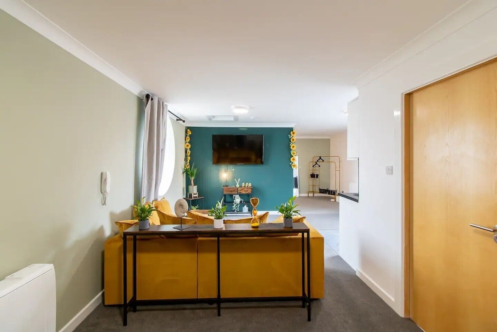 17 Bowline · Superb Studio + Free Parking | Pass The Keys - Hartlepool
