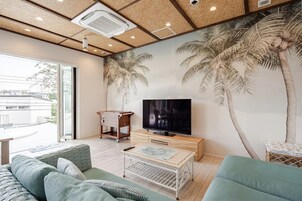 Villa Standard | Sala de estar | Televisor, Netflix, colunas inteligentes, serviços de streaming 