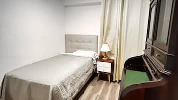 3 quartos, cortinas/cortinados opacos, ferro/tábua de engomar