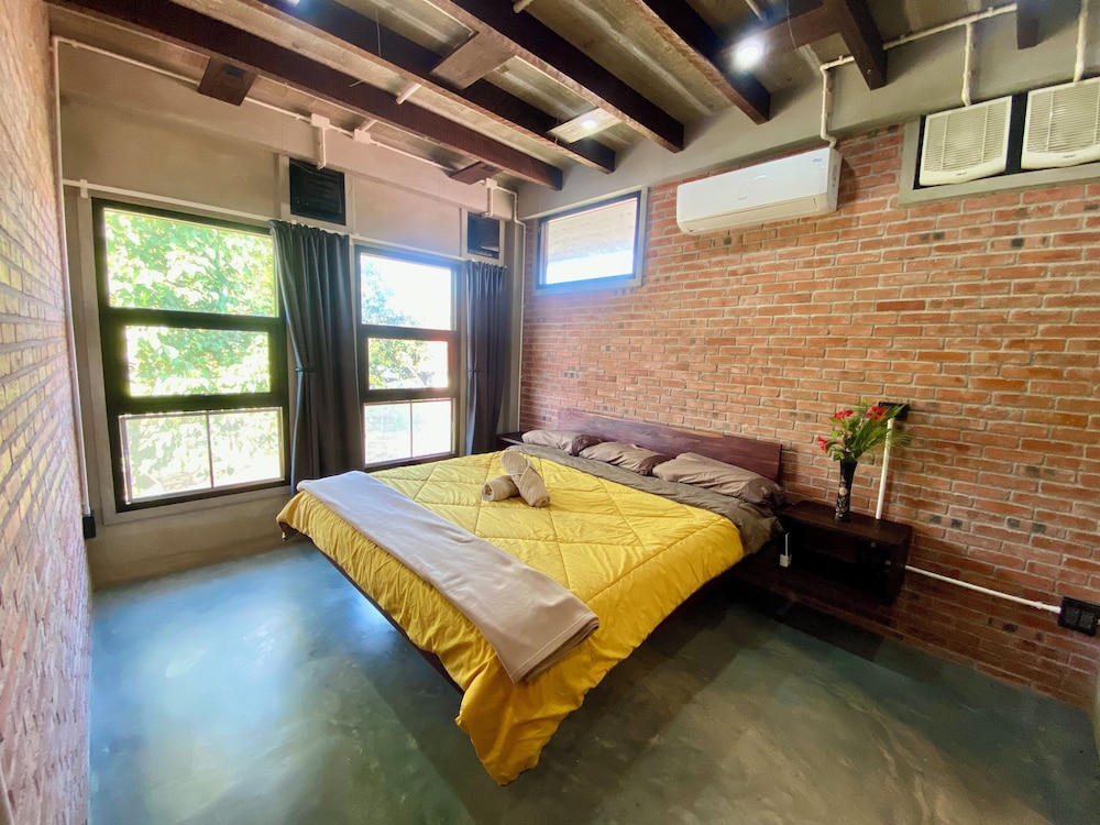 Unique & Modern, Huge Kitchen, Great For Long Stays - Luang Prabang