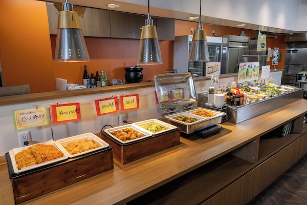 Pequeno-almoço tipo buffet diário (500 JPY por pessoa)