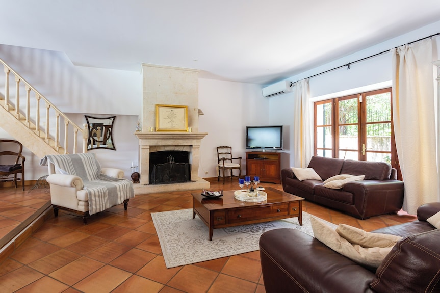 Le Mas Du Chateau In Provence, A Charming 18th Century Residence - Sorgues