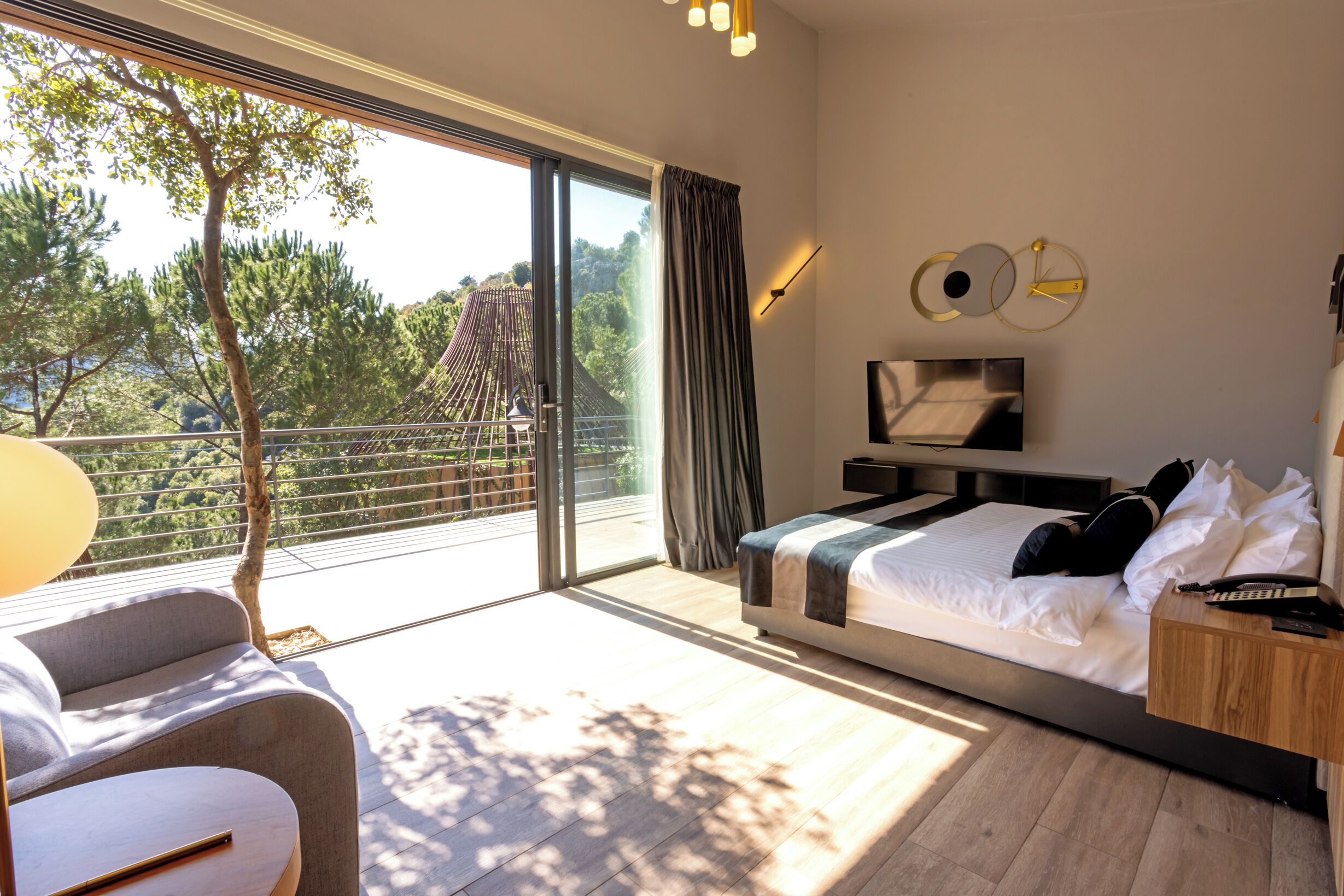 Suite Familiar, vista para a montanha | Cofre no quarto, ferro/tábua de engomar, Wi-fi grátis 