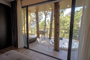Bangalô luxo, vista para a montanha | Cofres nos quartos, ferros/tábuas de passar roupa, Wi-Fi de cortesia