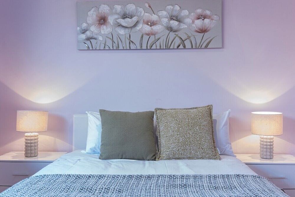 This House Is A 3 Bedroom(s), 2 Bathrooms, Located In Nunawading, Vic. - Whitehorse City