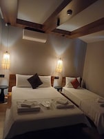 Quarto Triplo Familiar | Lençóis de algodão egípcio, roupa de alta qualidade, Wi-fi grátis 
