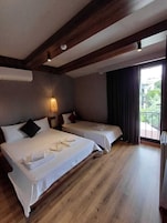 Quarto Triplo Familiar | Lençóis de algodão egípcio, roupa de alta qualidade, Wi-fi grátis 