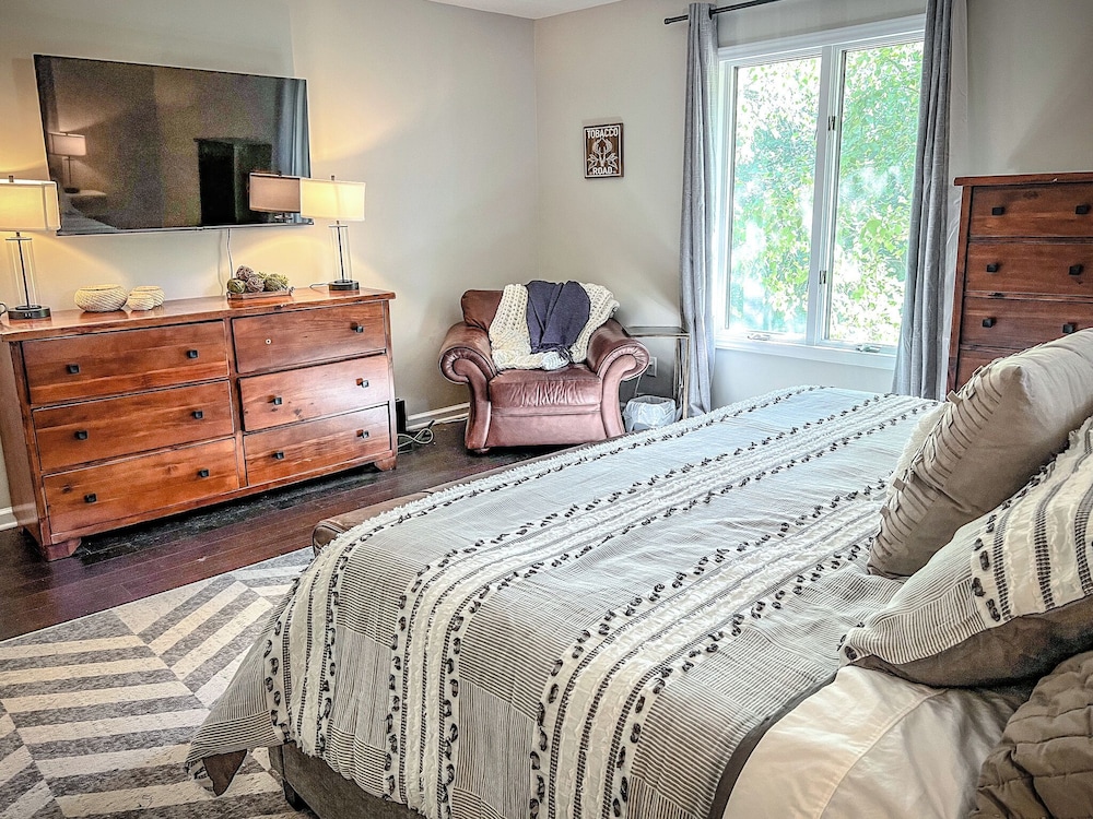 Calhoun Clubhouse 3BR/2BA Home • Sleeps 8 • Fire pit 🔥 • Near #6 ...