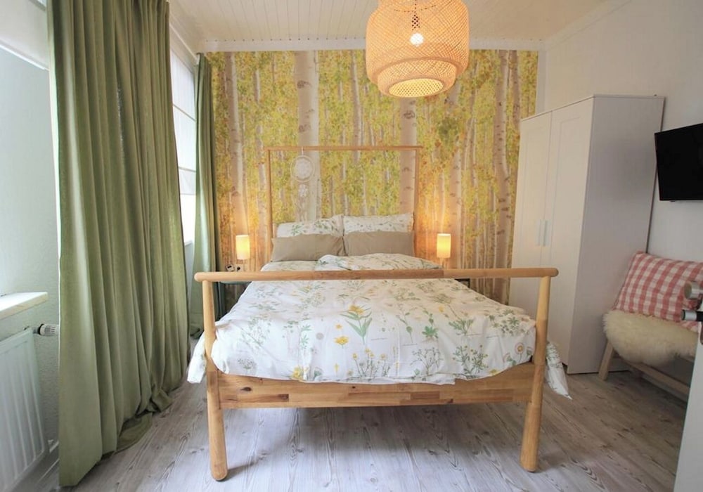 Das "Retronest" Befindet Sich Im 2. Og Des Hauses Und Besteht Aus Einem Gemütlichen Wohn- Und Einem Separaten Schlafzimmer. Beide Räume Verbinden Den Charme Aus Vergangenen Jahrzehnten Mit Der Moderne Und Bringen Durch Liebevolle Details Erinner... - Bad Ems
