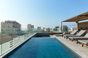 Piscina exterior, da(s) 7:00 à(s) 21:00, espreguiçadeiras 