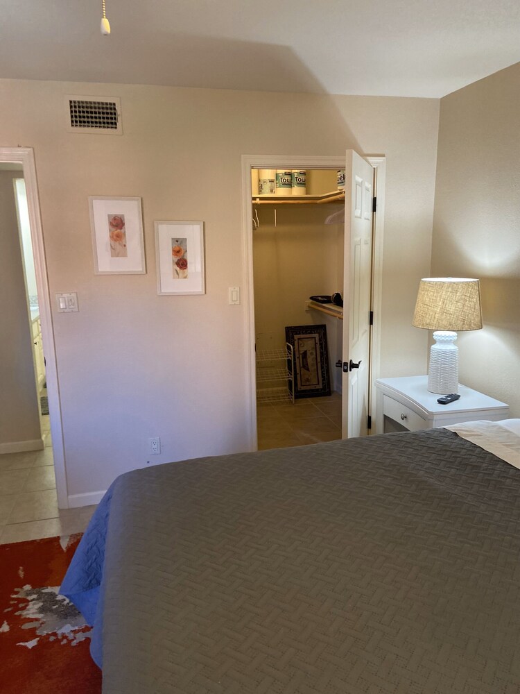 Luxury and Convenience in a stunning one-bedroom Condo in Phoenix ...