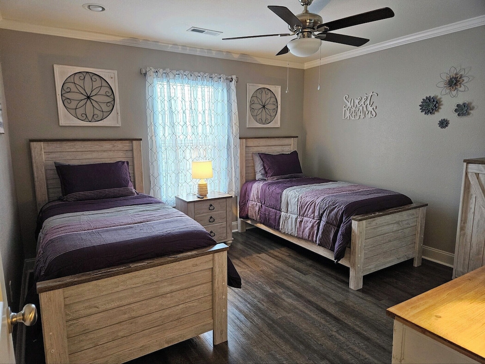Close to Soaky Mountain Water Park, Sevierville Community Center ...