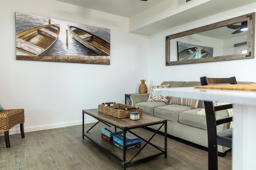 Romantic Waterfront Getaway\n 1st Floor Deep Water Views - Port Royal, SC