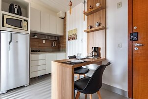 Estúdio Standard (563357) | Cozinha privada | Um frigorífico, um micro-ondas, utensílios de cozinha 