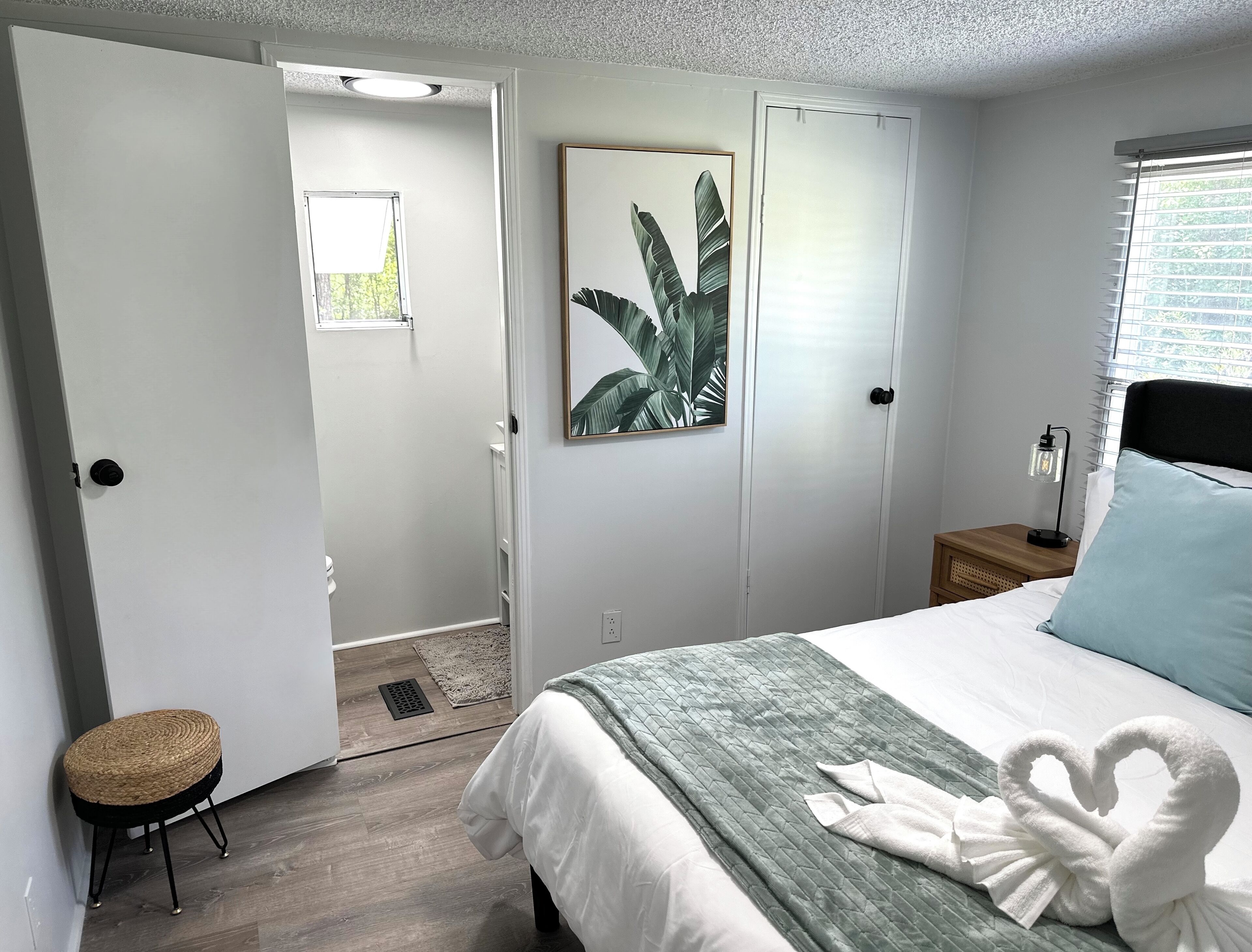 Cozy Beach Home W/ Fire Pit, Grill & Outdoor Swings8 Min From Surf City Pier! - Surf City, NC