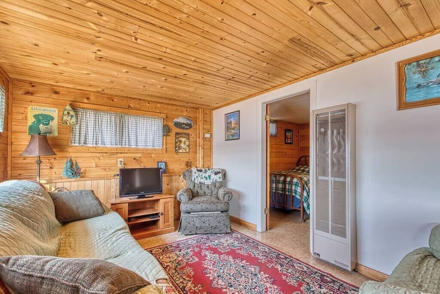 Cabin On The Lake - 4-beds - Open For Hunting/rifle Season - Pets Ok - Wisconsin