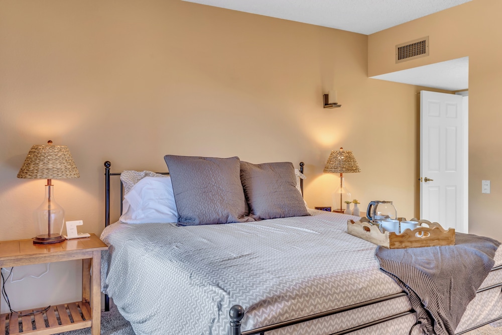 Desert Dream With Superb Mountain Views From The Patio! - Green Valley, AZ