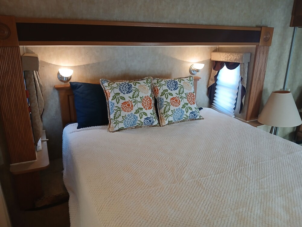 Cozy 34 Foot RV In San Leon, TX, Near Galveston Bay, With Washer And ...