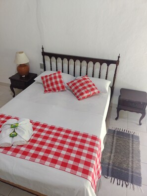 Quarto Quádruplo Superior, vista para o jardim | Cortinas/cortinados opacos, ferro/tábua de engomar, Wi-fi grátis 