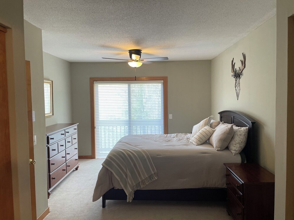 At the Base of Mount Snow! Family friendly 3 bedroom townhouse! - West ...