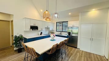 Casa família, piscina particular, ao lado da praia | Cozinha privada | Geladeira grande, micro-ondas, cooktop