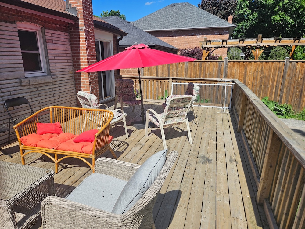 Bungalow In Toronto - Toronto