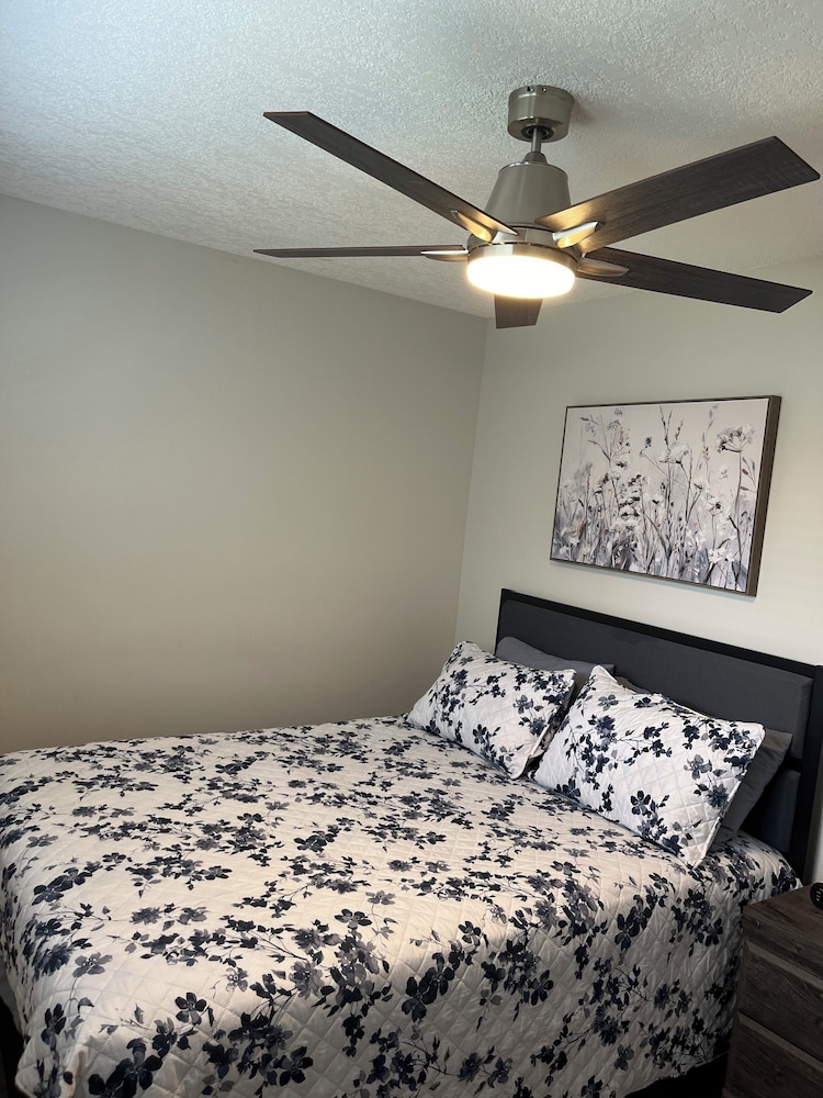 Upper Level Home In Grande Prairie - Grande Prairie
