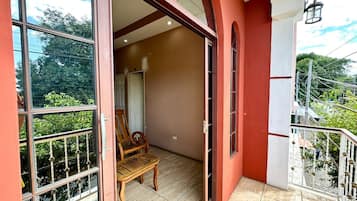 Quarto casal luxo, vista para a cidade | Quartos à prova de som, Wi-Fi de cortesia