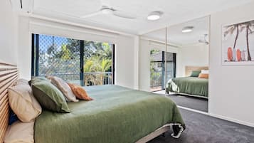 Apartamento superior, 2 quartos, vista para o jardim | 2 quartos, individualmente decorados, individualmente mobiliados