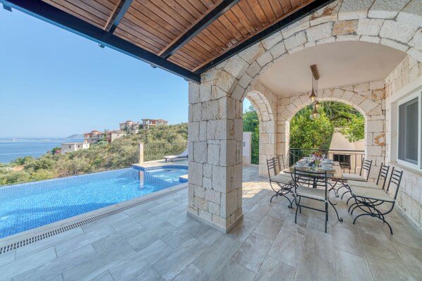 Piscina exterior sazonal 