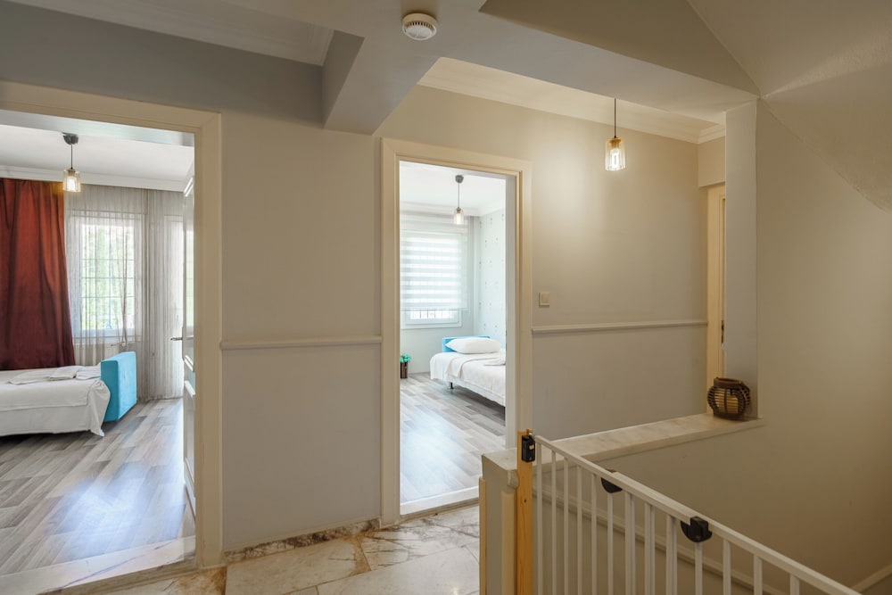 Villa In Complex With Garden & Shared Semi Olympic Swimming Pool In Kusadasi - Aydın