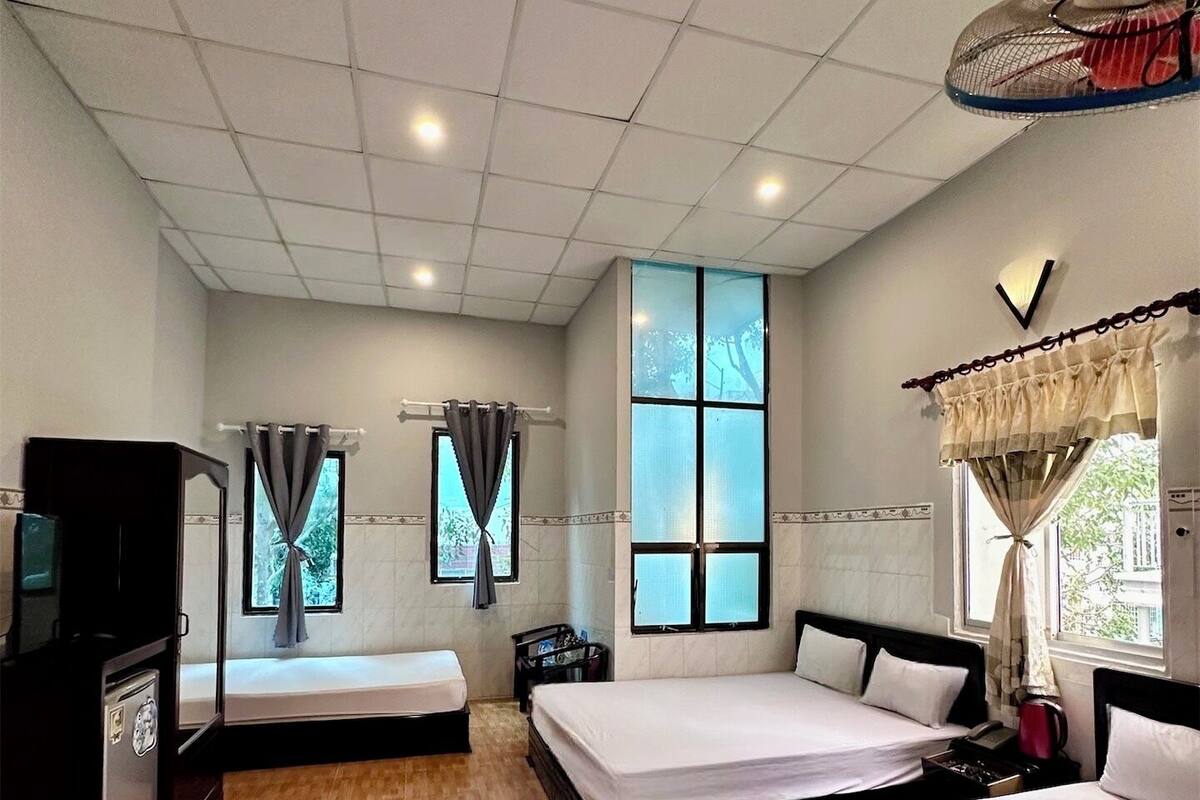 Dormitório compartilhado urbano, vista para a cidade | Roupas de cama antialérgicas, escrivaninha, quartos à prova de som