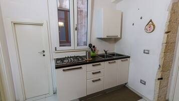 Estúdio Standard | Cozinha privada | Minifrigorífico, uma máquina de café expresso, uma chaleira elétrica