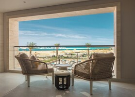 5 bares/lounges, 2 bares ao lado da piscina, bar na praia