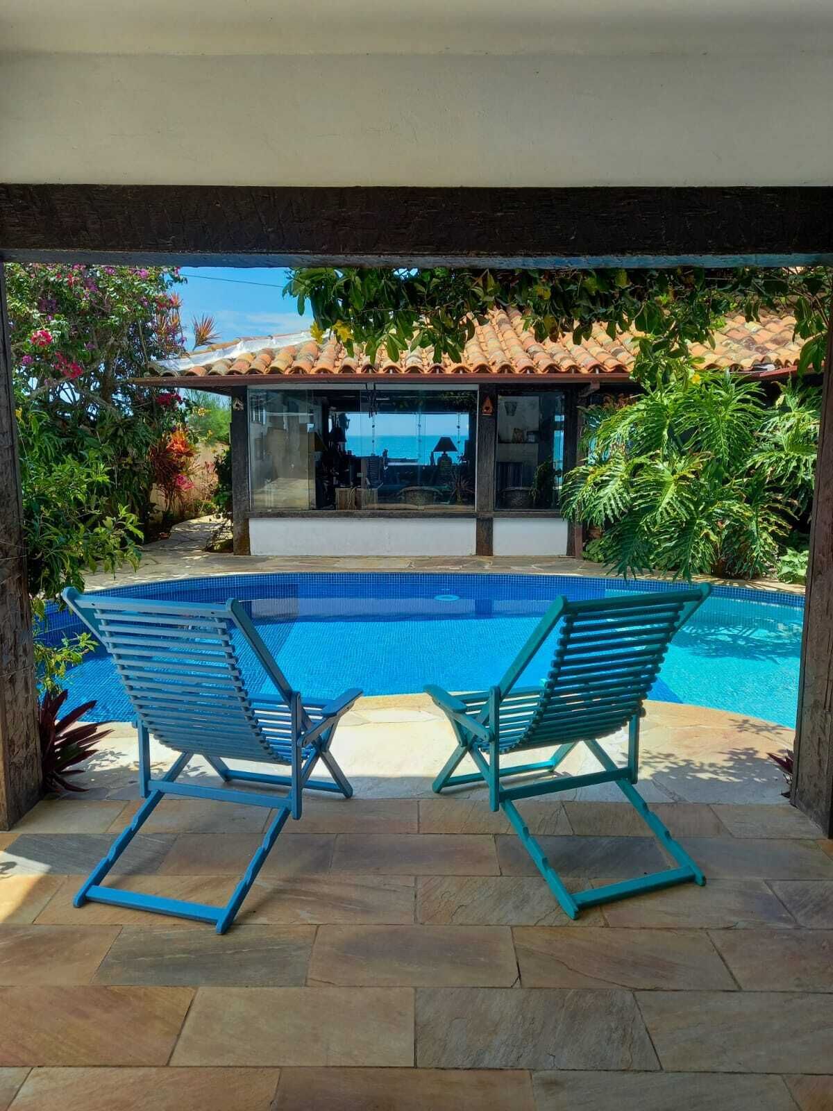 Suite, vista para a piscina | Cofre no quarto, com decoração personalizada 